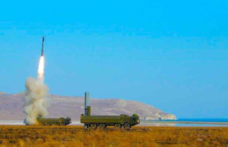 لحظة إطلاق صاروخ ياخونت Yakhont المضادة للسفن - موقع الدفاع العربي