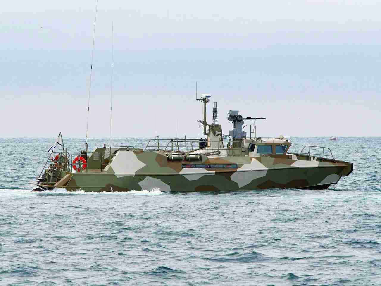 ذخيرة MAM-L الذكية التي أطلقتها بيرقدار TB2 على قارب روسي تقسمه إلى ...