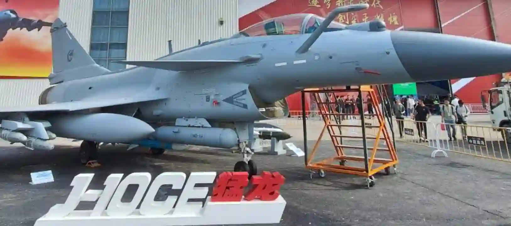تشنغدو تكشف عن مقاتلة الجيل 4.5 من طراز J-10CE للتصدير - موقع الدفاع العربي
